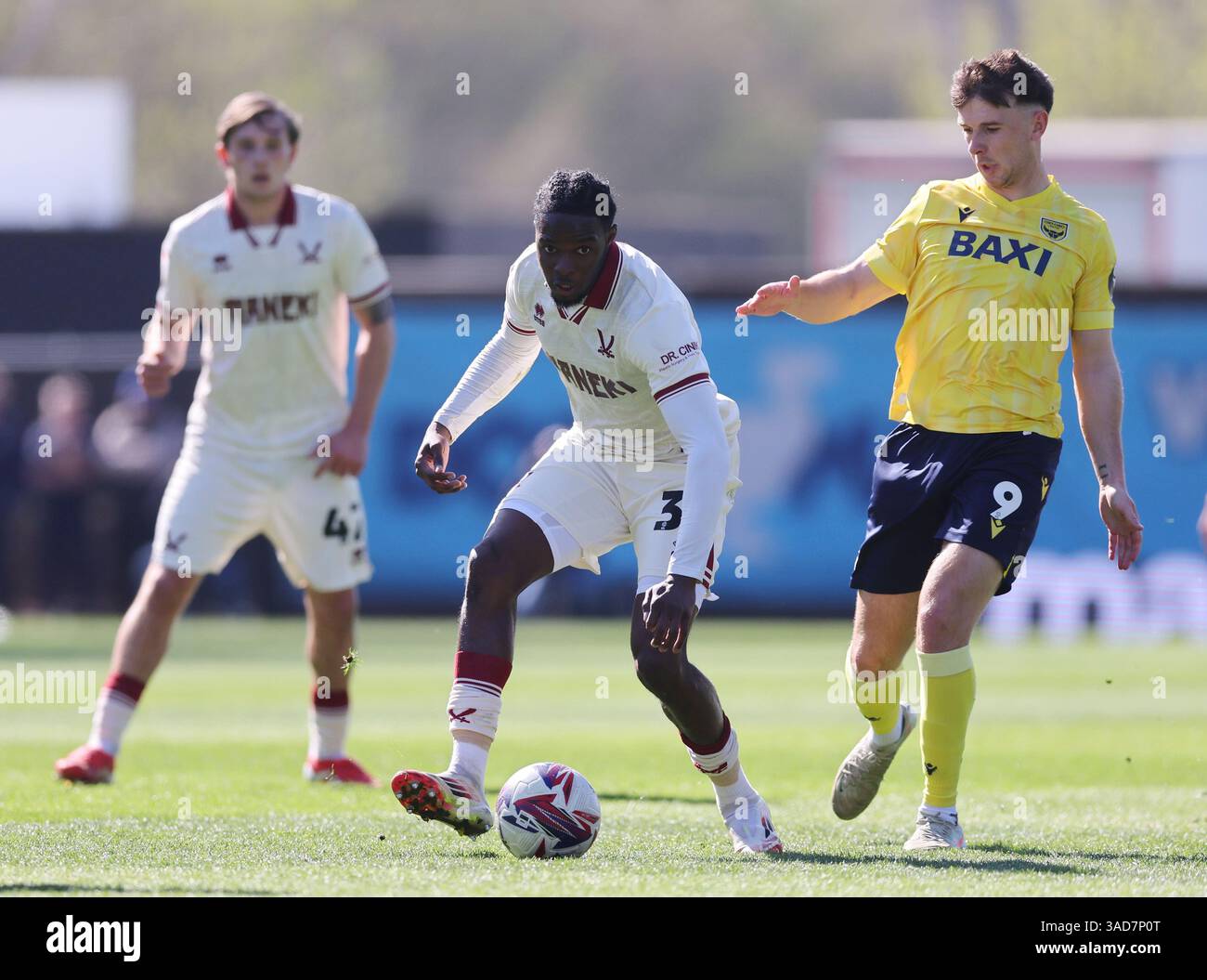 Oxford, UK. 5th Apr, 2025. Femi Seriki of Sheffield United and Mark ...