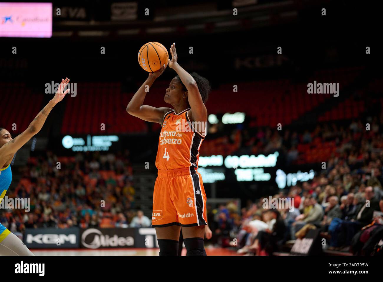 Nadia Fingall of Valencia basket seen in action during the Liga ...