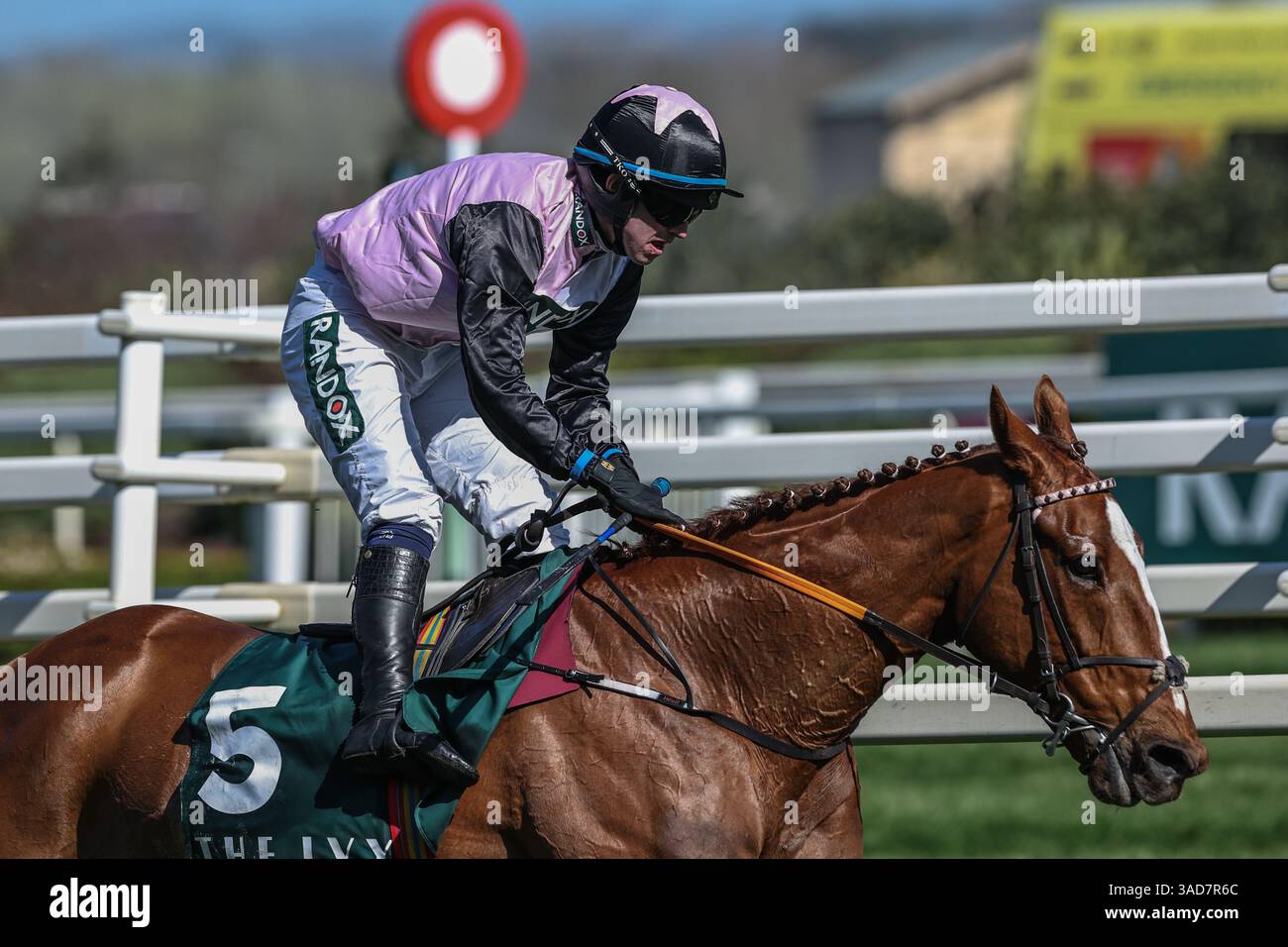 Liverpool, UK. 05th Apr, 2025. Hiddenvalley Lake ridden by Darragh O'Keeffe wins the 15:05 Ivy ...