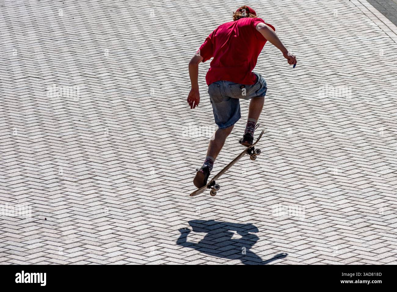Brighton, April 5th 2025: A skateboarder enjoying the spring sunshine ...