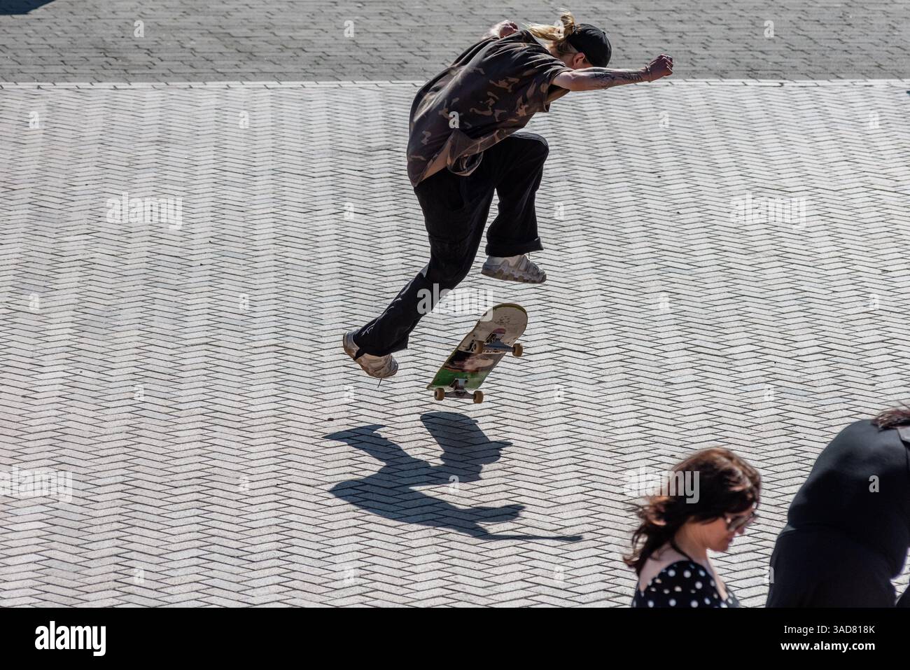 Brighton, April 5th 2025: A skateboarder enjoying the spring sunshine ...