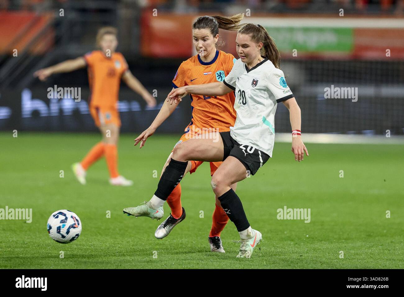 v.li.: Damaris Egurrola (Niederlande, 21) und Lilli Purtscheller ...