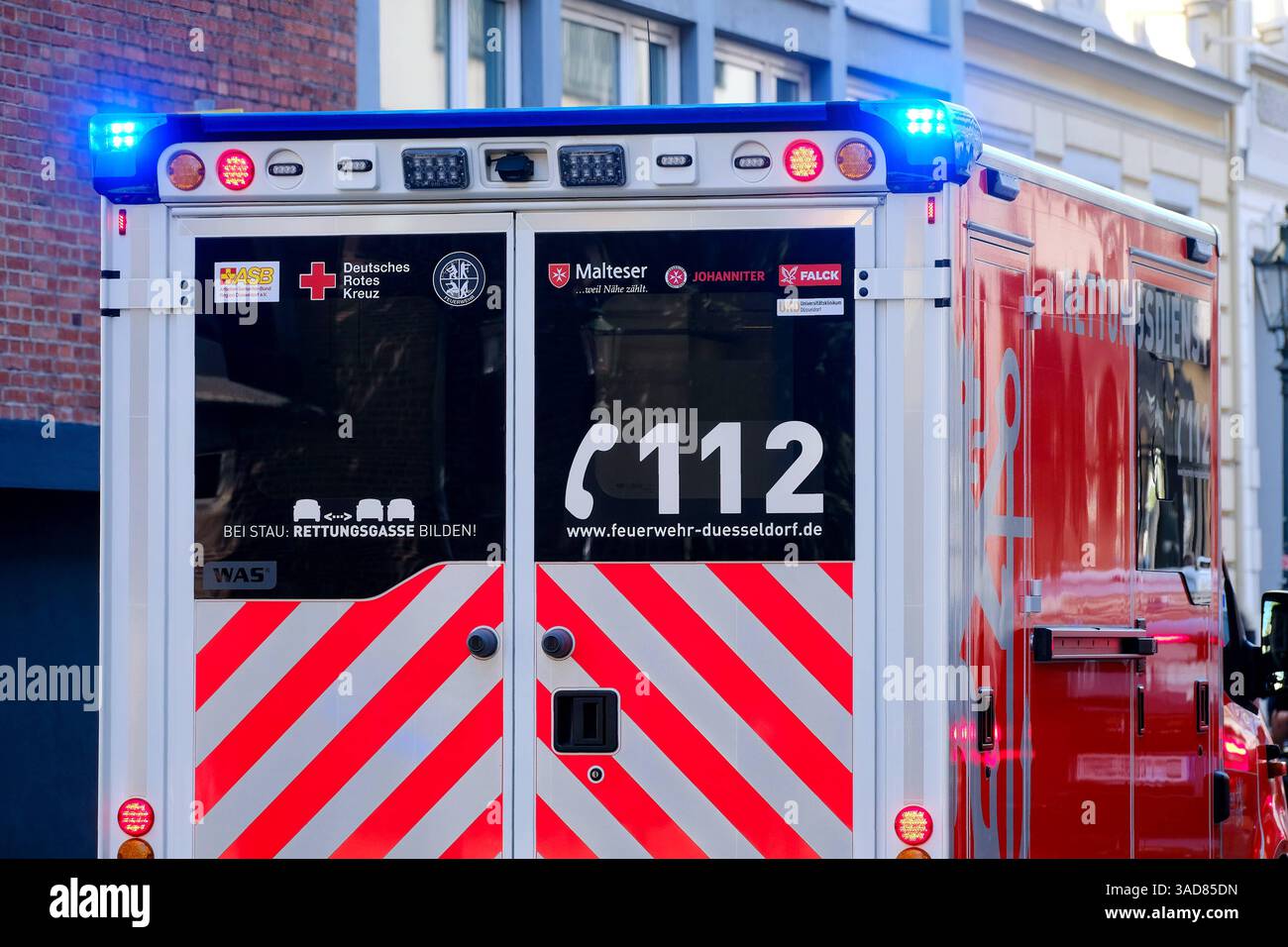 Düsseldorf 05.04.2025 Rettungswagen Rettungsdienst ...