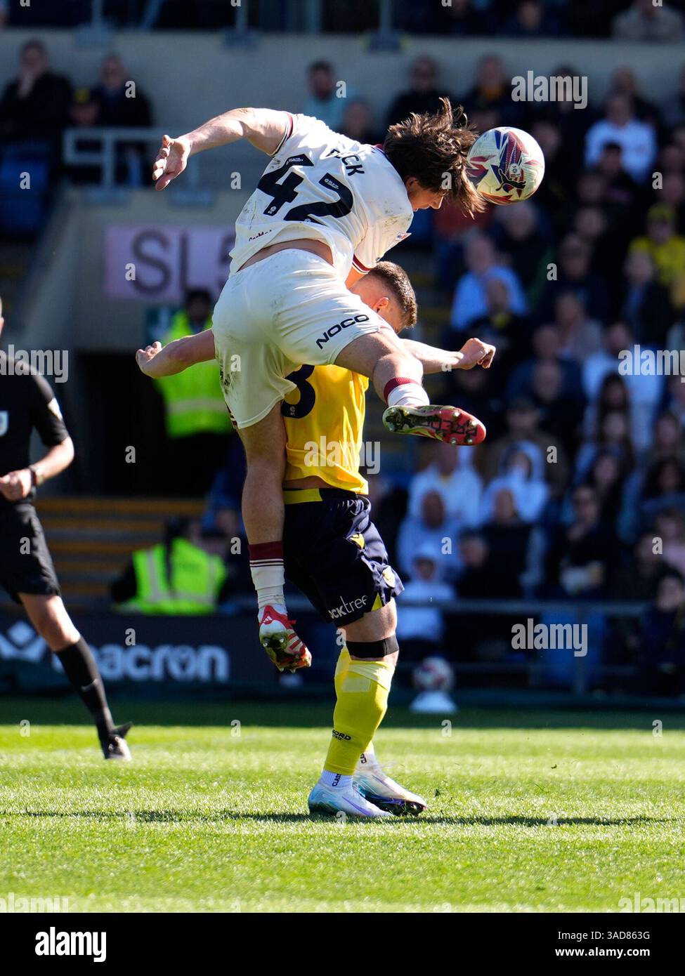 Sheffield United's Sydie Peck heads the ball during the Sky Bet ...