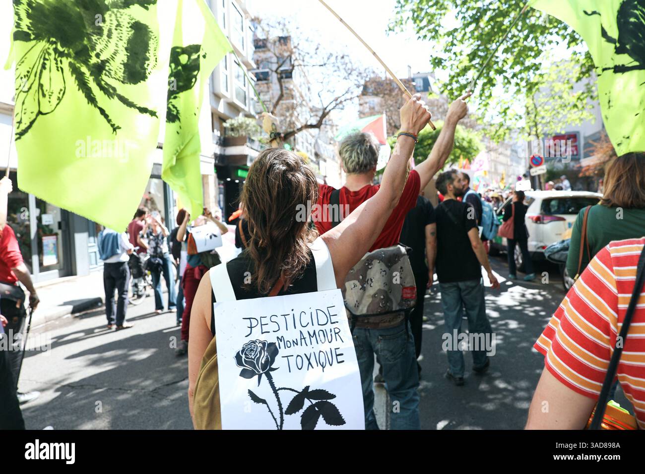 Paris, France. 05th Apr, 2025. A protester holding a chasuble with the ...