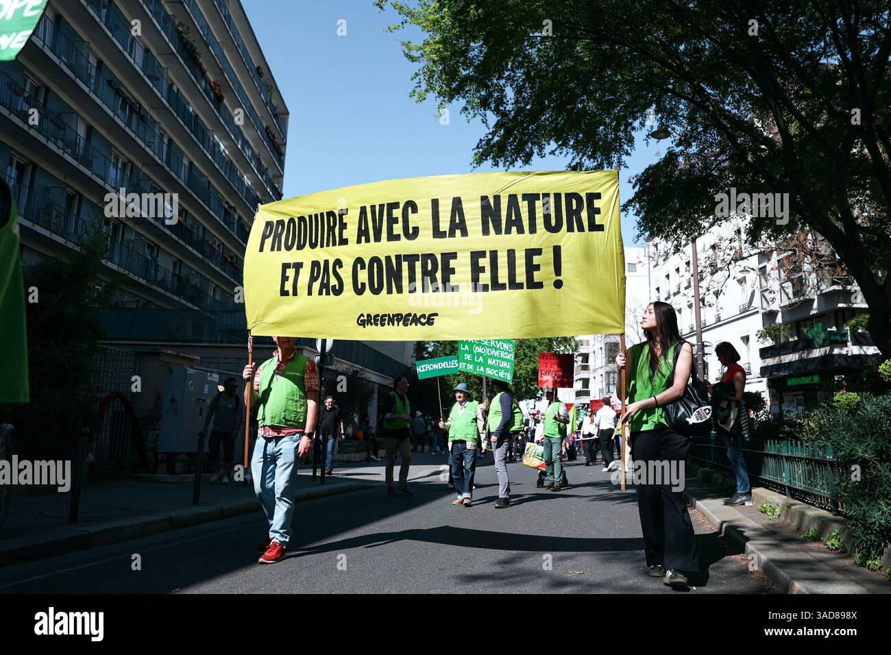 Paris, France. 05th Apr, 2025. Protesters from the green peace ...