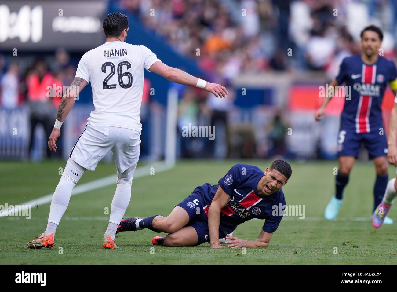 Angers' Florent Hanin, left, and PSG's Goncalo Ramos during the French ...