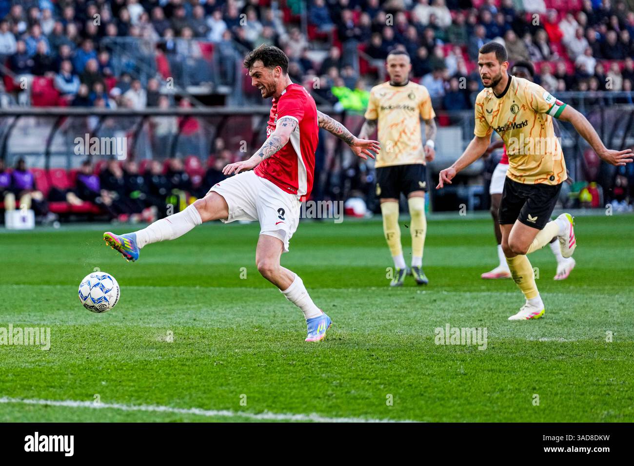 ALKMAAR, NETHERLANDS - APRIL 5: Troy Parrot of AZ shoots at goal during ...
