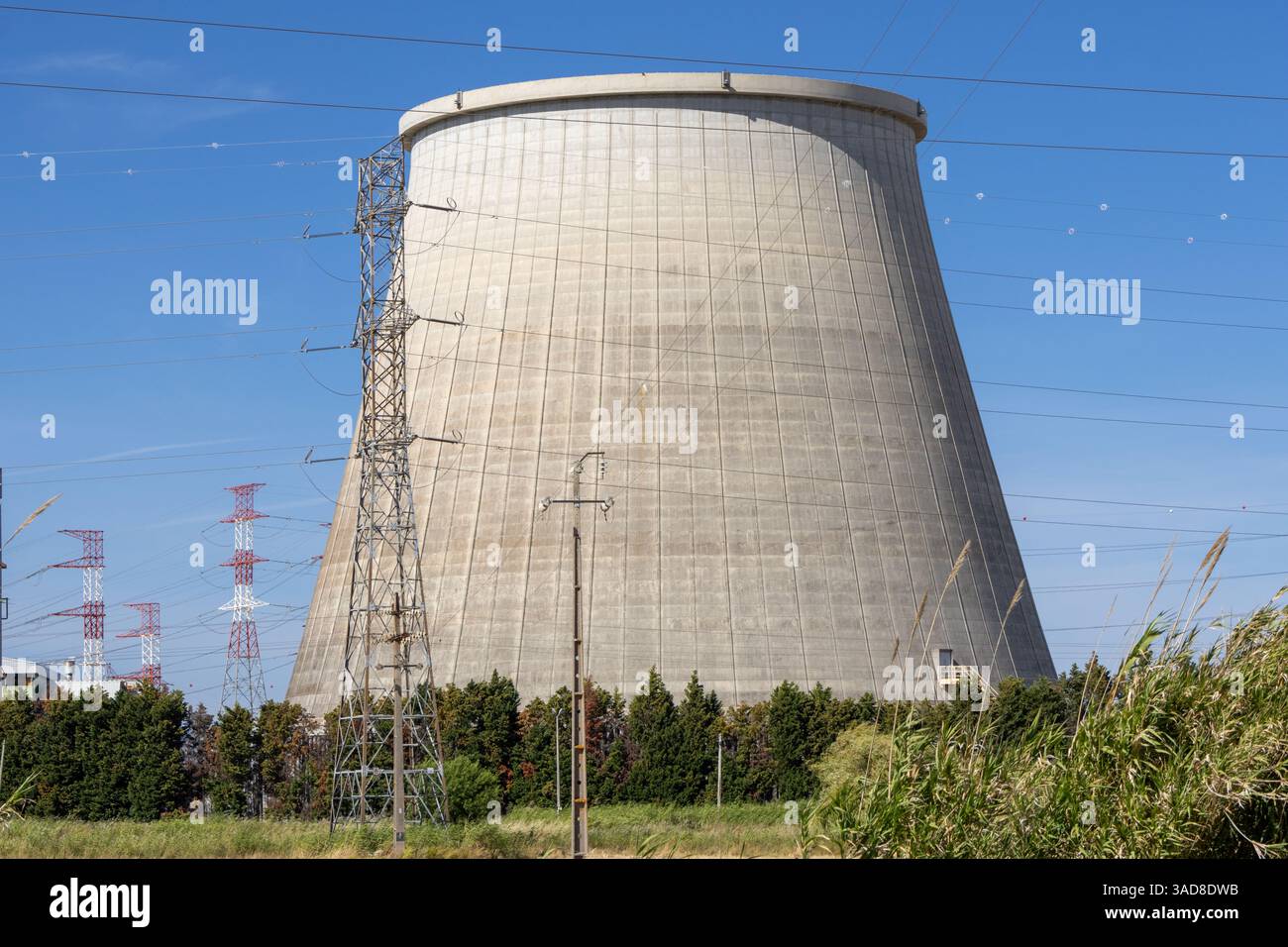 Large concrete cooling tower of the ribatejo thermoelectric power ...