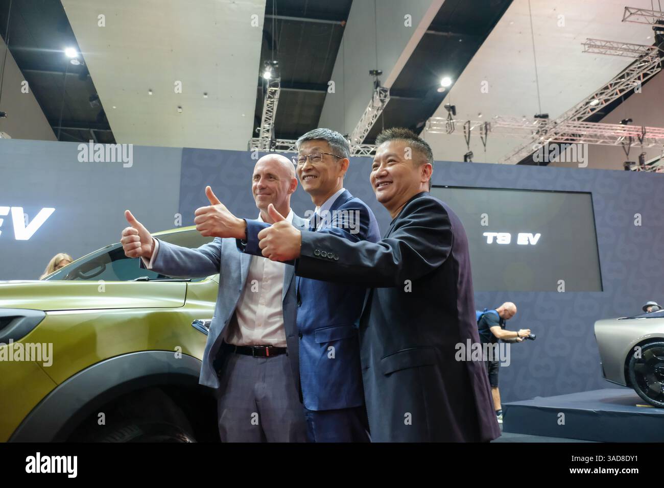 Melbourne, Australia. 04th Apr, 2025. JAC Motors executive team gives a ...