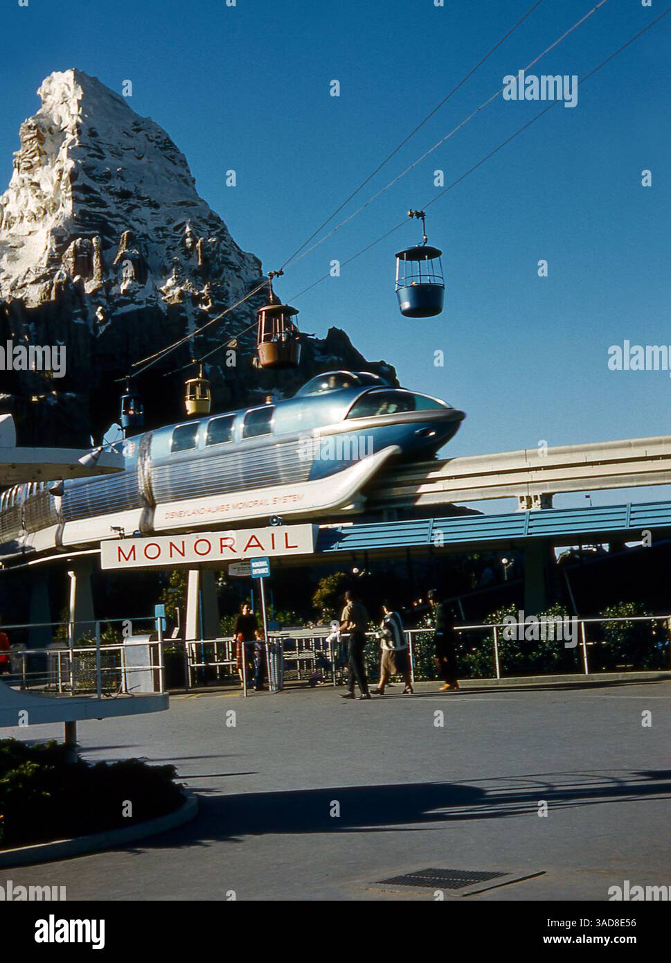 Disneyland California in 1961 - The Blue Monorail passing the monorial ...