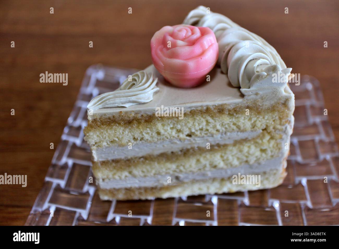 Layer cake buttercream close hi-res stock photography and images - Alamy