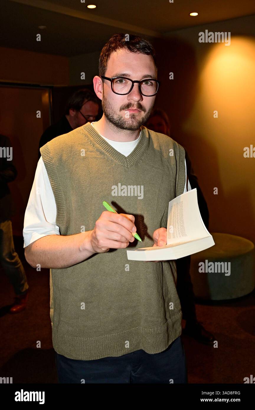 Lukas Rietzschel bei der Premiere des Kinofilms Mit der Faust in die ...