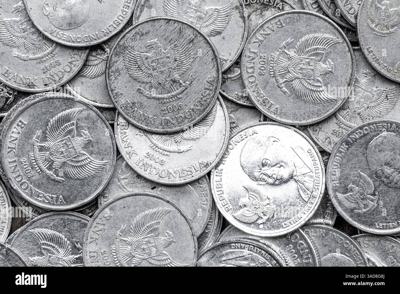 Pile of Indonesian 500 Rupiah Coins. Reverse view of Indonesian Rupiah ...