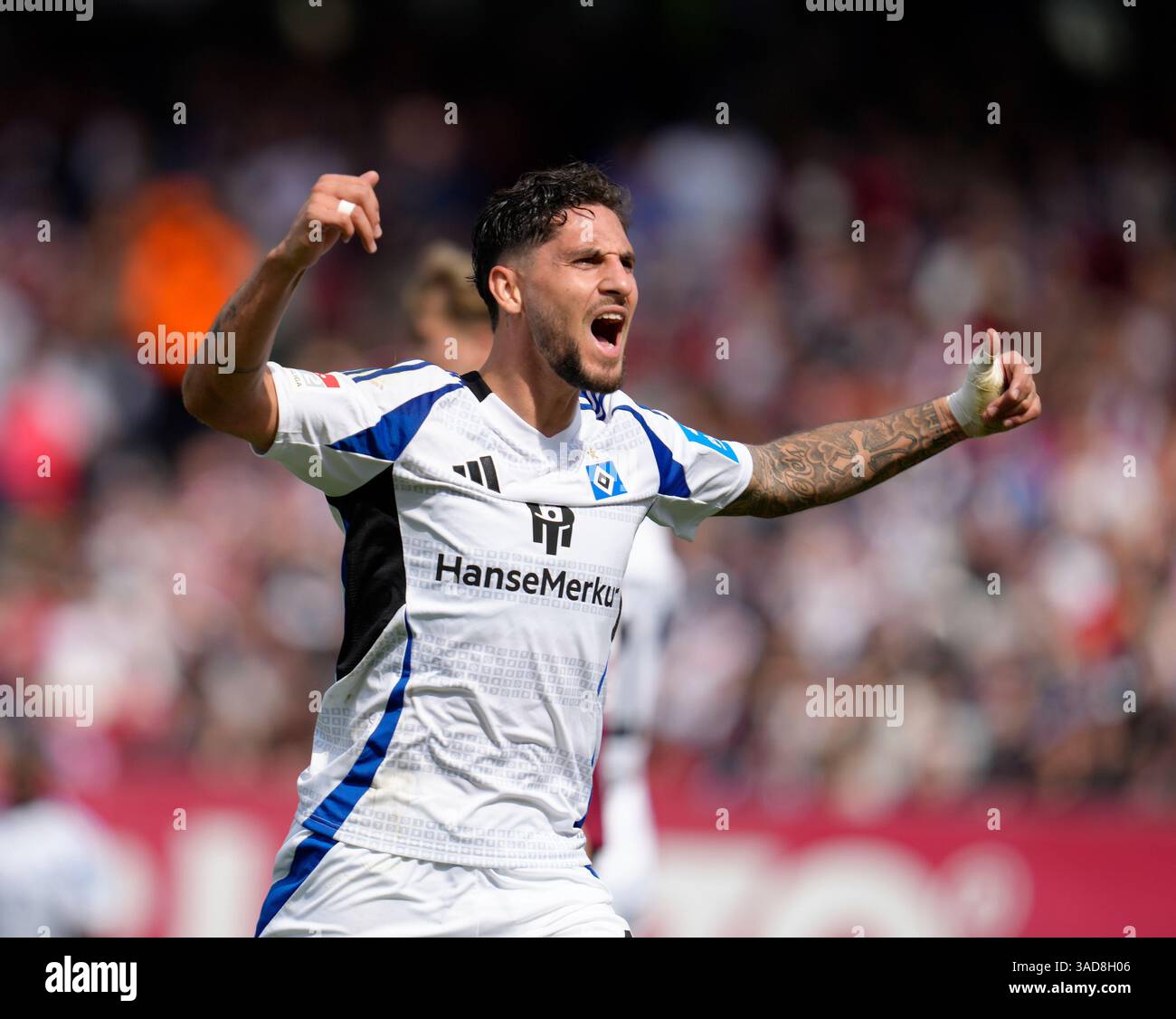 Ludovit Reis (Hamburger SV, #14) Gesten gegenueber den Fans GER, 1.FC Nuernberg vs Hamburger SV ...