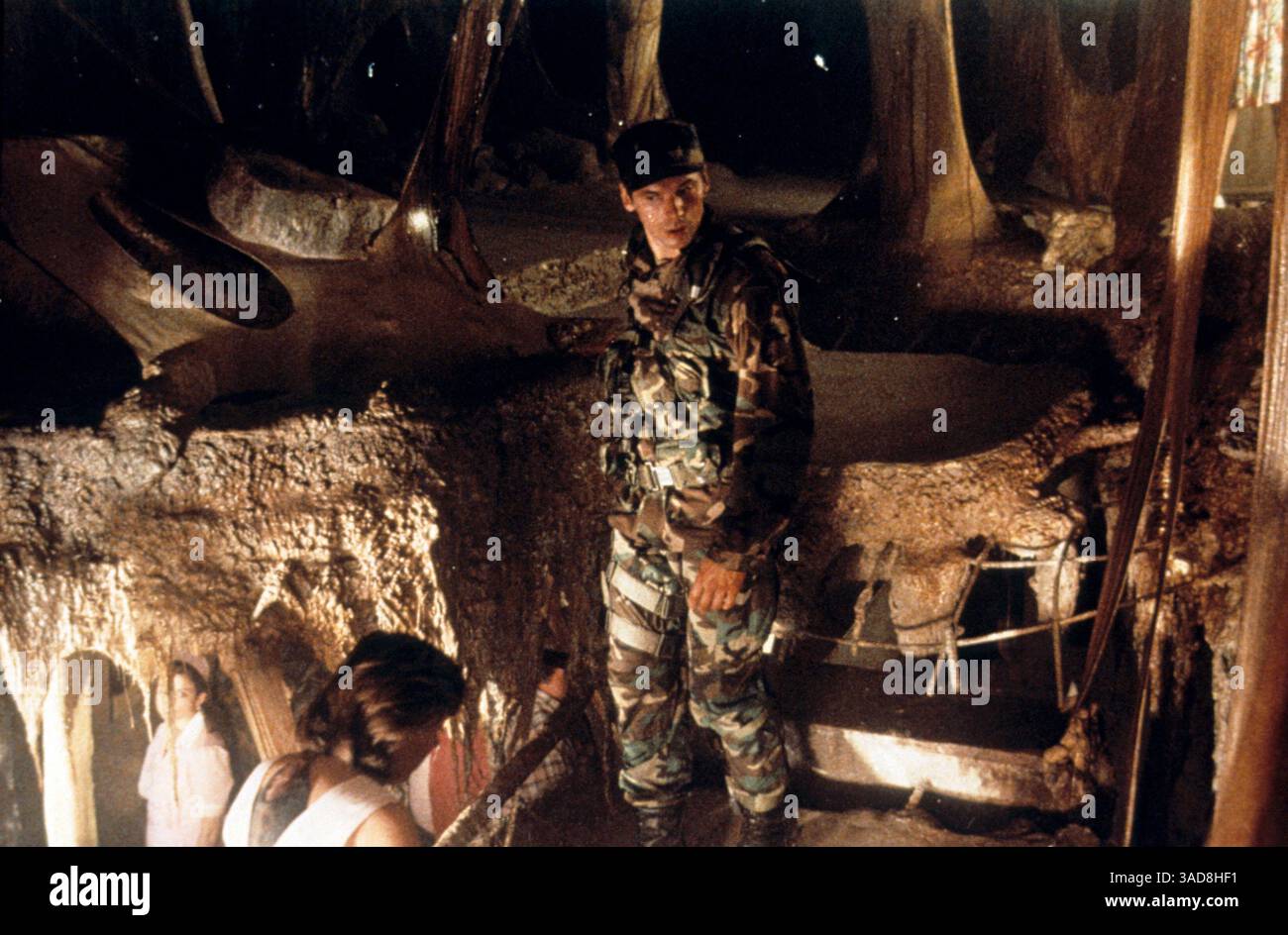 Film still / Publicity still from "The Puppet Masters" Eric Thal 1994 ...