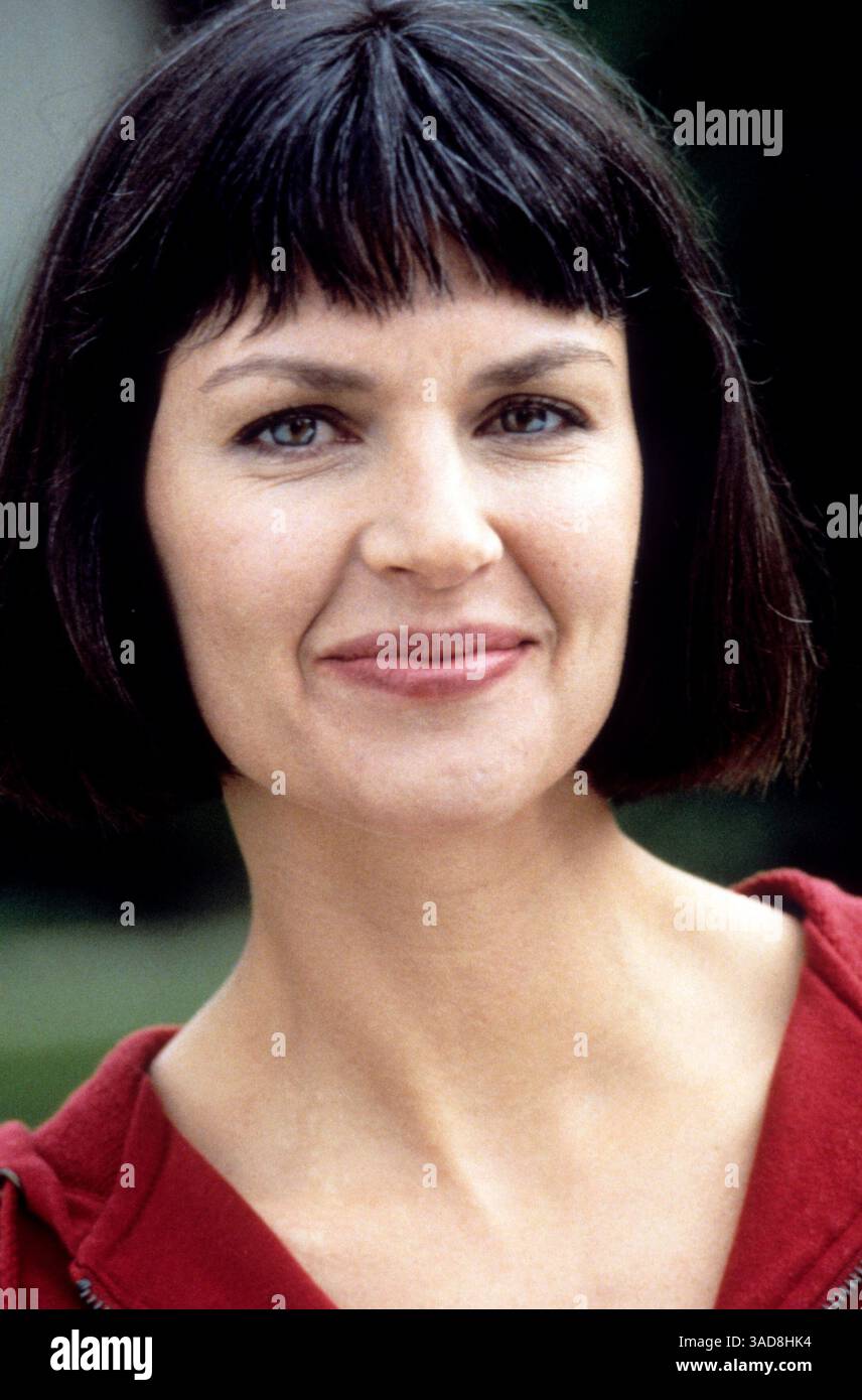 Film still / Publicity still from "The Santa Clause" Wendy Crewson 1994 ...