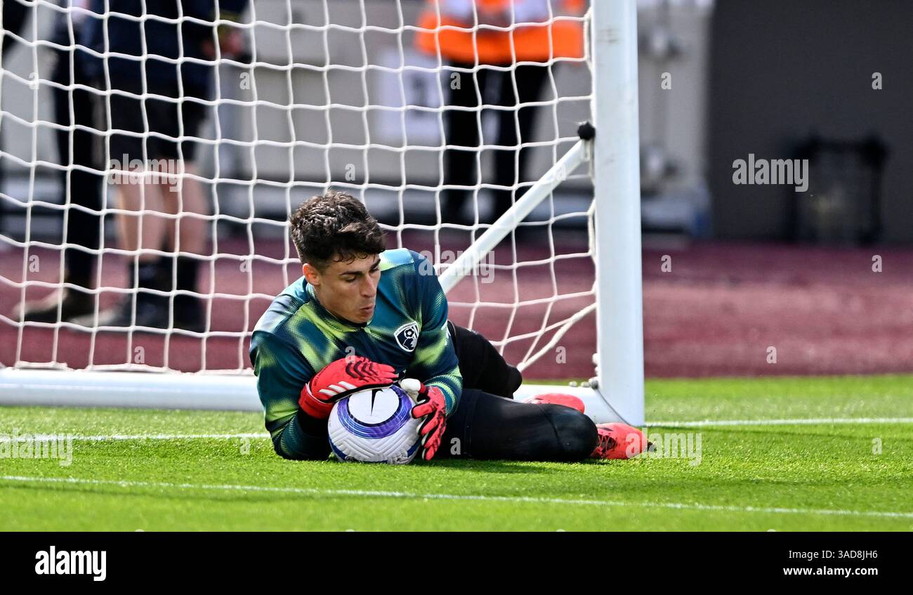 London, UK. 5th Apr, 2025. Kepa Arrizabalaga (Bournemouth, goalkeeper ...