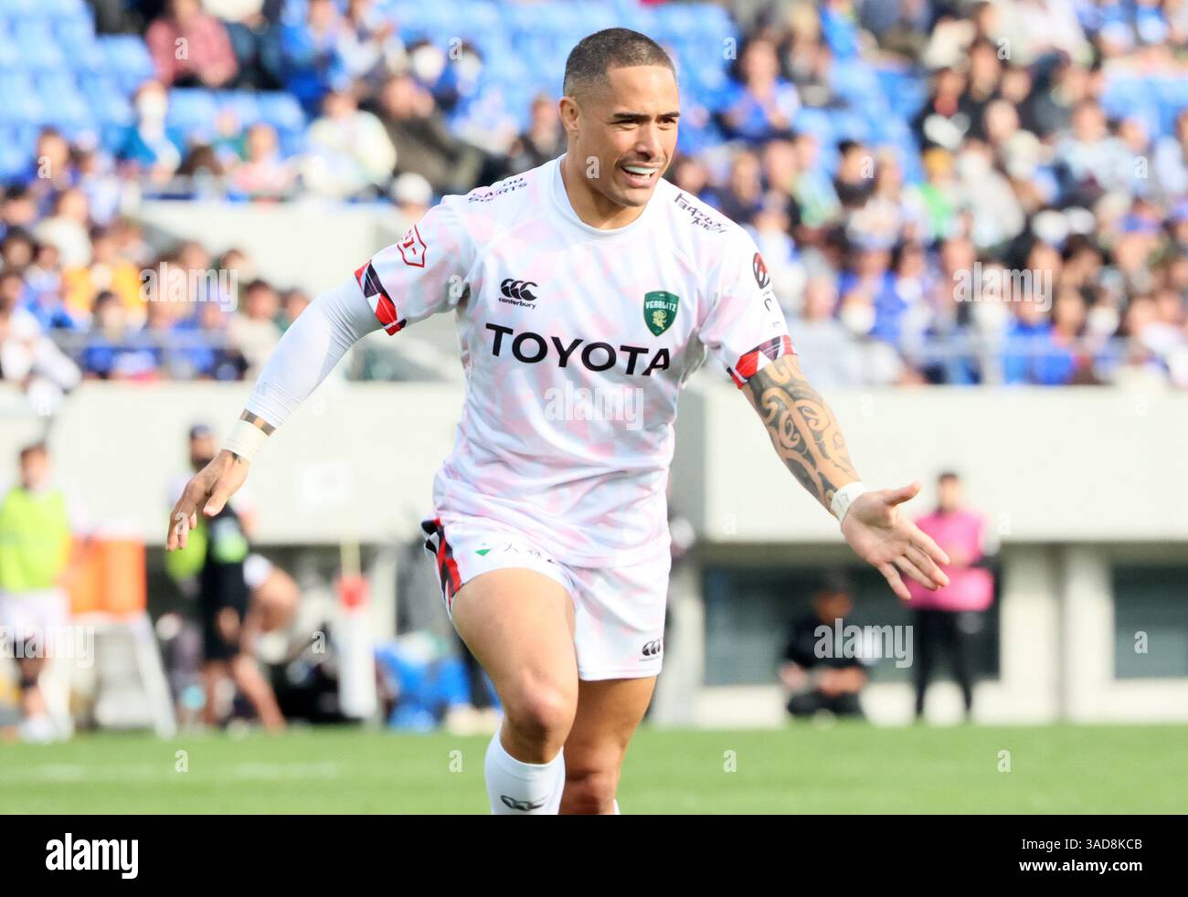 Tokyo, Japan. 5th Apr, 2025. Toyota Verblitz scrum half Aaron Smith ...