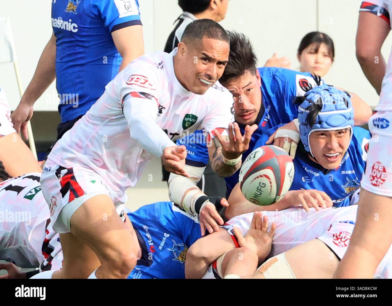 Tokyo, Japan. 5th Apr, 2025. Toyota Verblitz scrum half Aaron Smith ...
