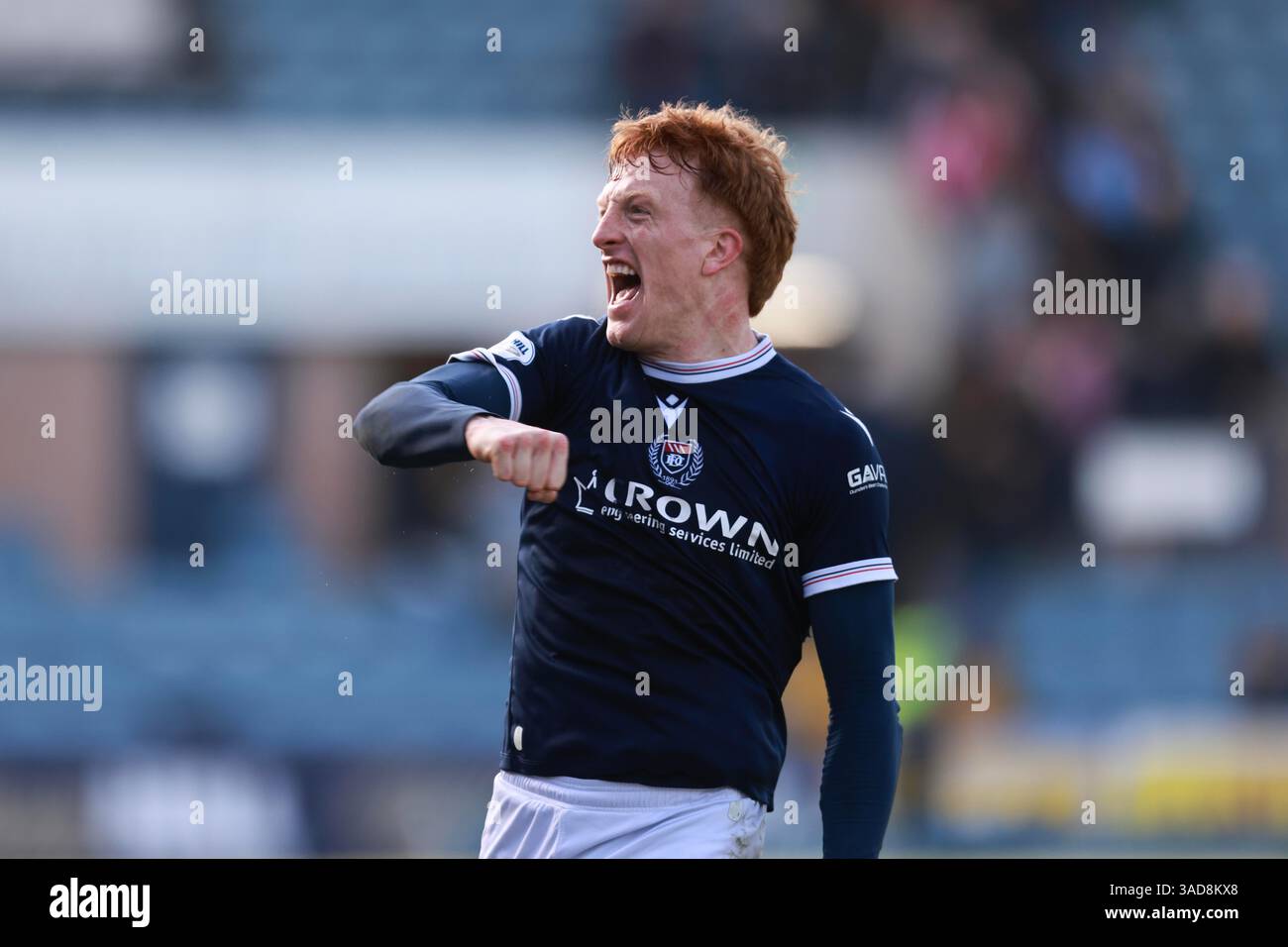 Dens Park, Dundee, UK. 5th Apr, 2025. Scottish Premiership Football, Dundee versus St Mirren ...