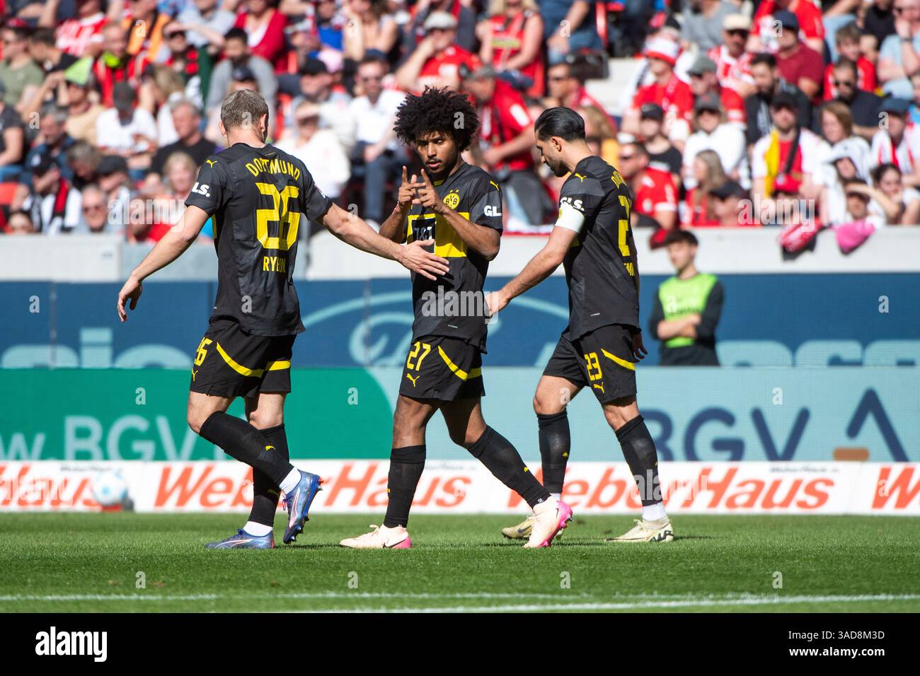Karim Adeyemi (Borussia Dortmund, #27), Julian Ryerson (Borussia ...