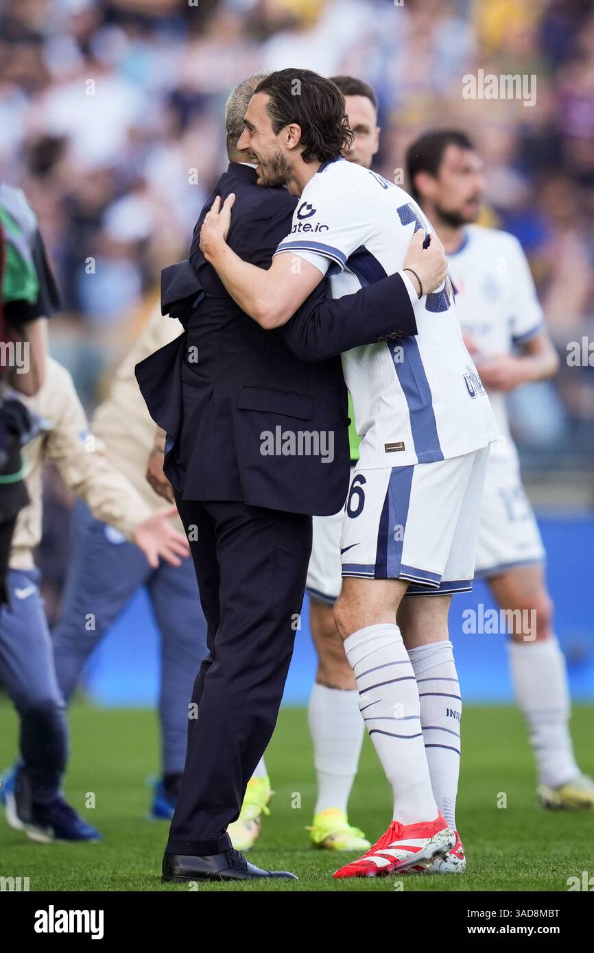 Parma, Italia. 05th Apr, 2025. Inter Milan's Matteo Darmian celebrates ...