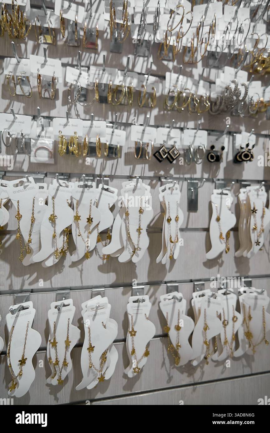 Premium jewelry craftsmanship hi-res stock photography and images - Alamy