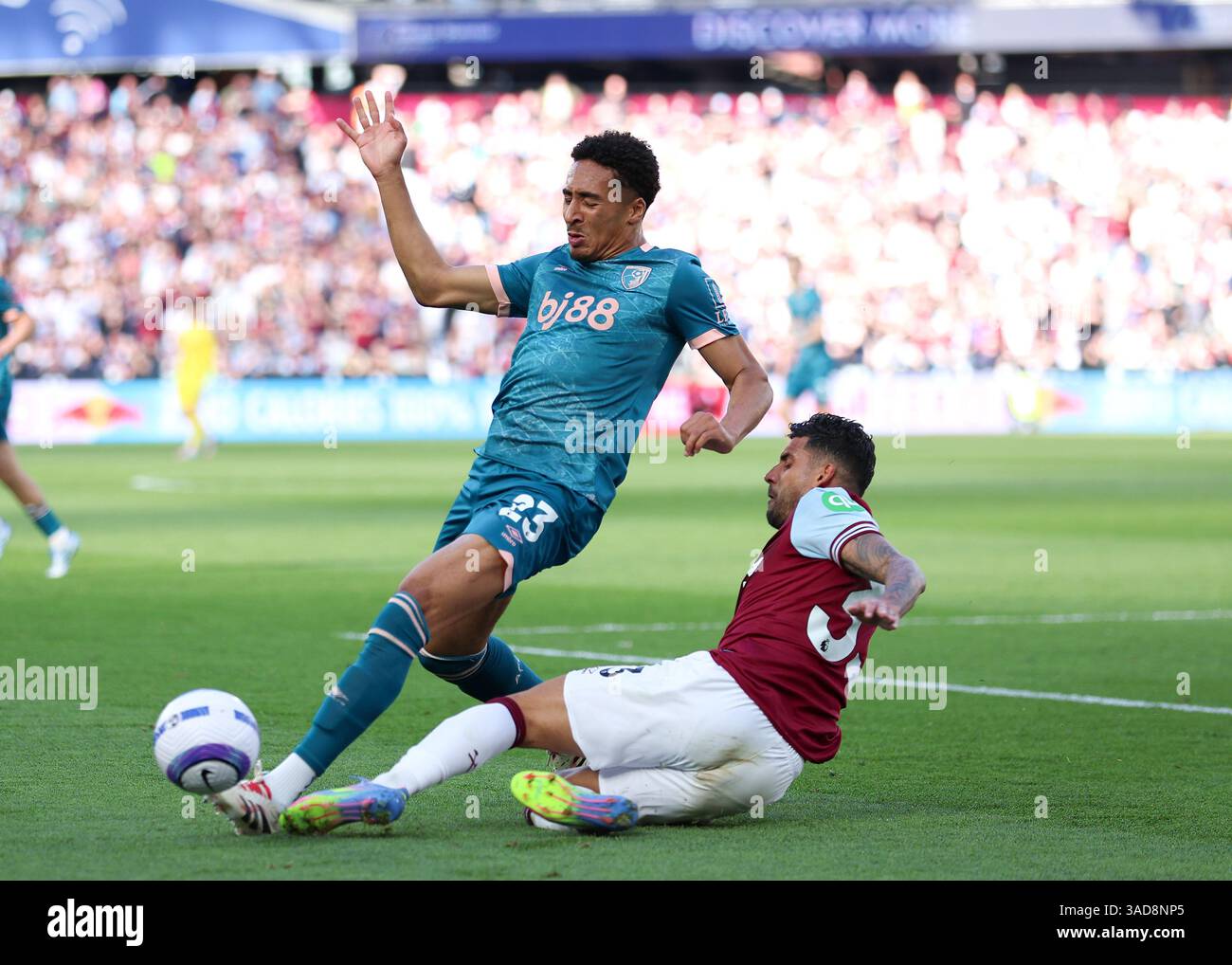 London Stadium, London, UK. 5th Apr, 2025. Premier League Football ...