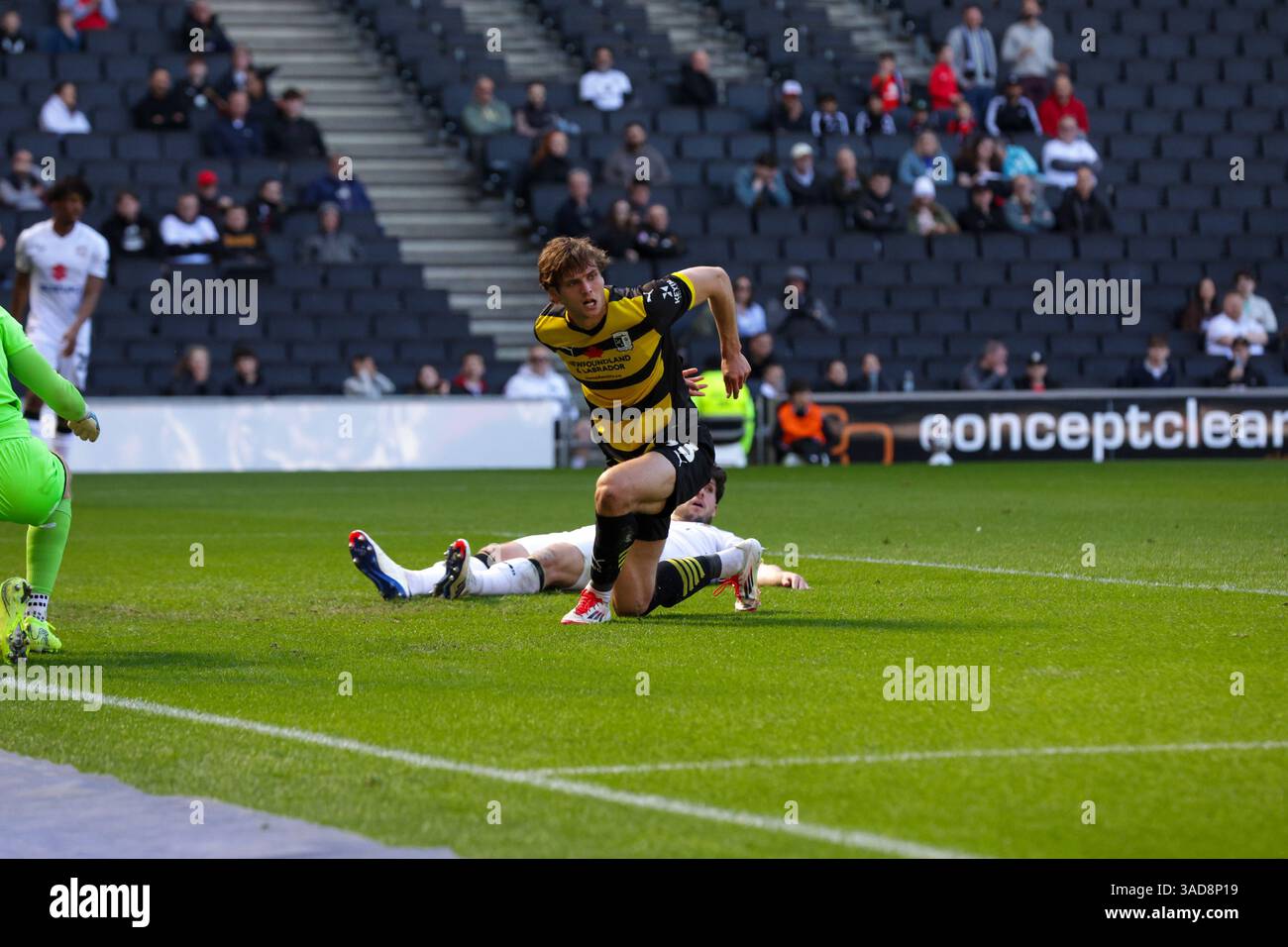 Aaron Pressley scores for Barrow, to take the lead to make it 1 - 0 ...