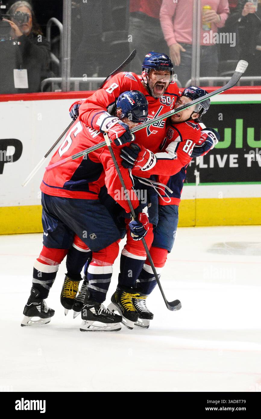 Washington Capitals left wing Alex Ovechkin (8) celebrating his 894th ...