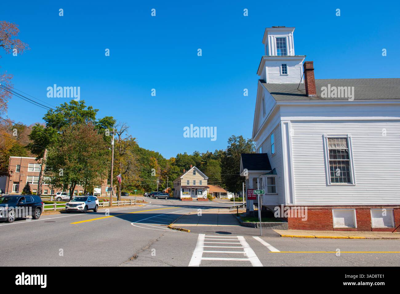 Congregational Church at 33 Main Street in historic town center of ...