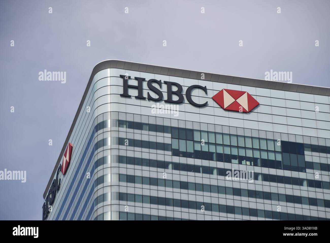 London, UK. 4th April 2025. Exterior view of HSBC global headquarters in Canary Wharf. Credit ...