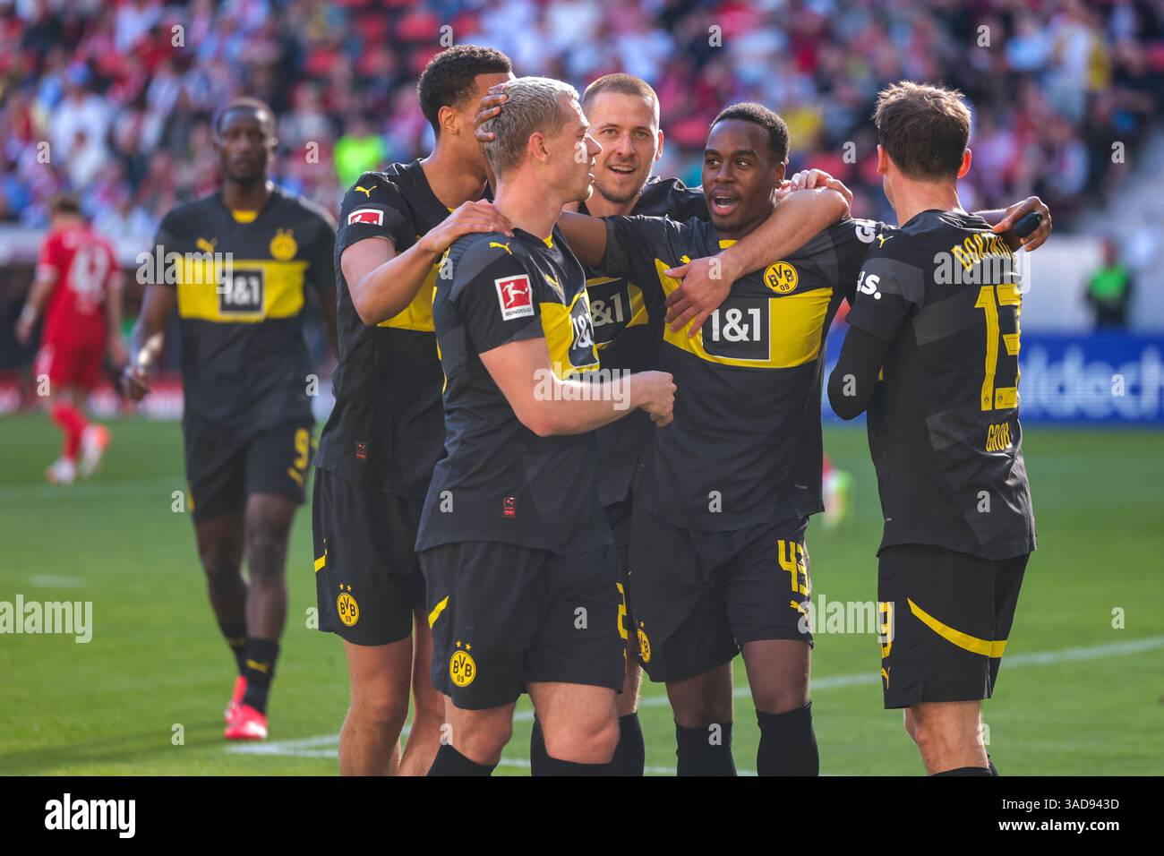 Freiburg, Deutschland. 05th Apr, 2025. 05.04.2025, 1. Bundesliga, 28. Spieltag, SC Freiburg ...