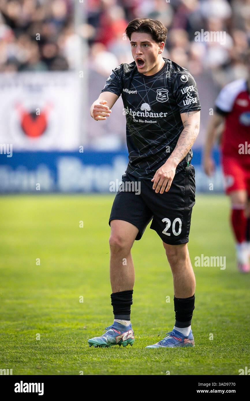 Alexander Leuthard (SpVgg Unterhaching, 20) gestikulierend ; K?ln, 05. ...