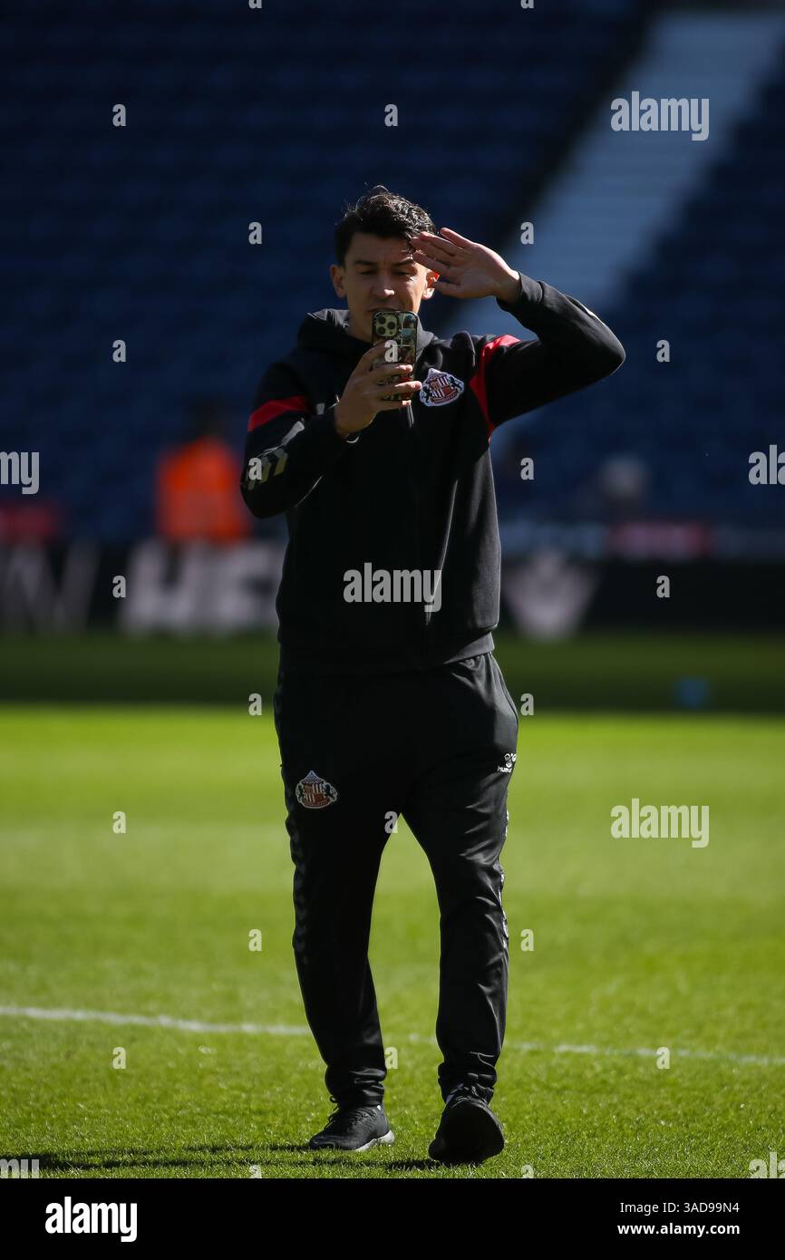 Luke O'Nien of Sunderland on the phone before the EFL Championship ...