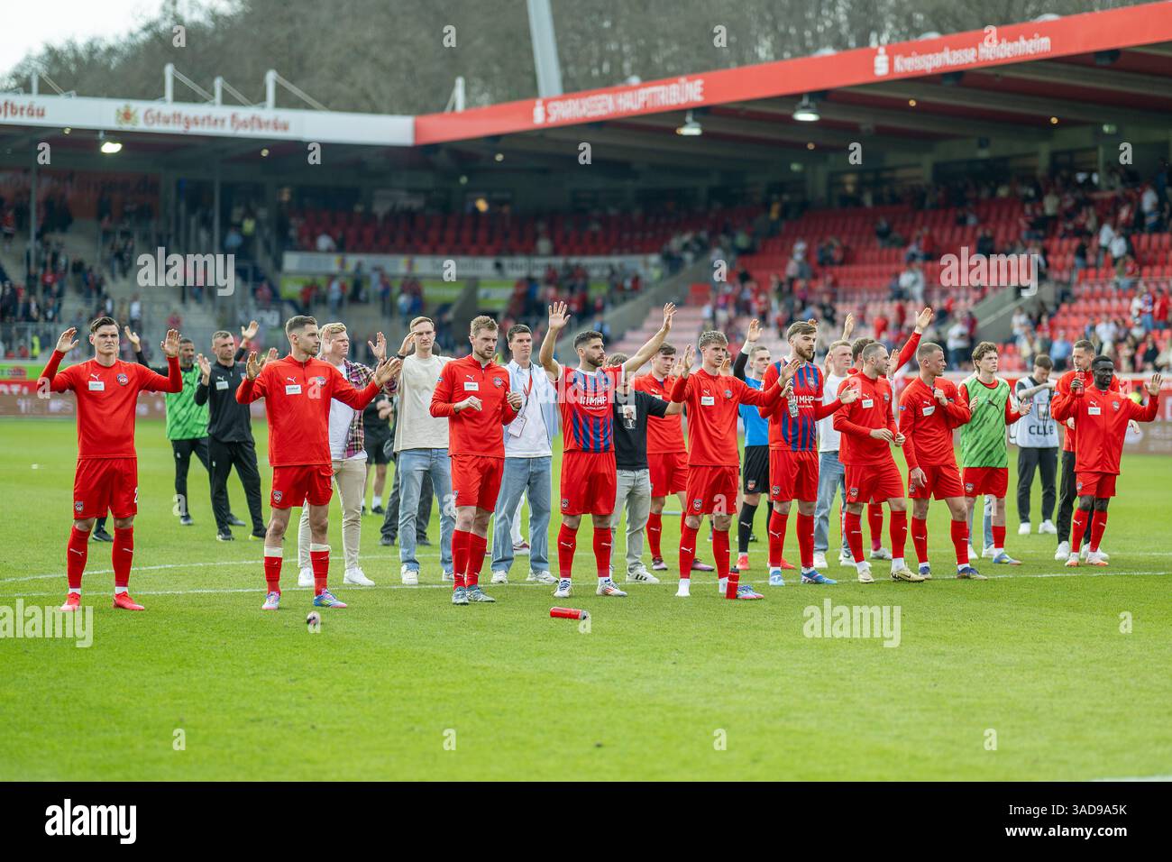 Heidenheim, Deutschland. 05th Apr, 2025. Die Heidenheimer in der Kurve bei Ihren Fans, GER, 1 ...