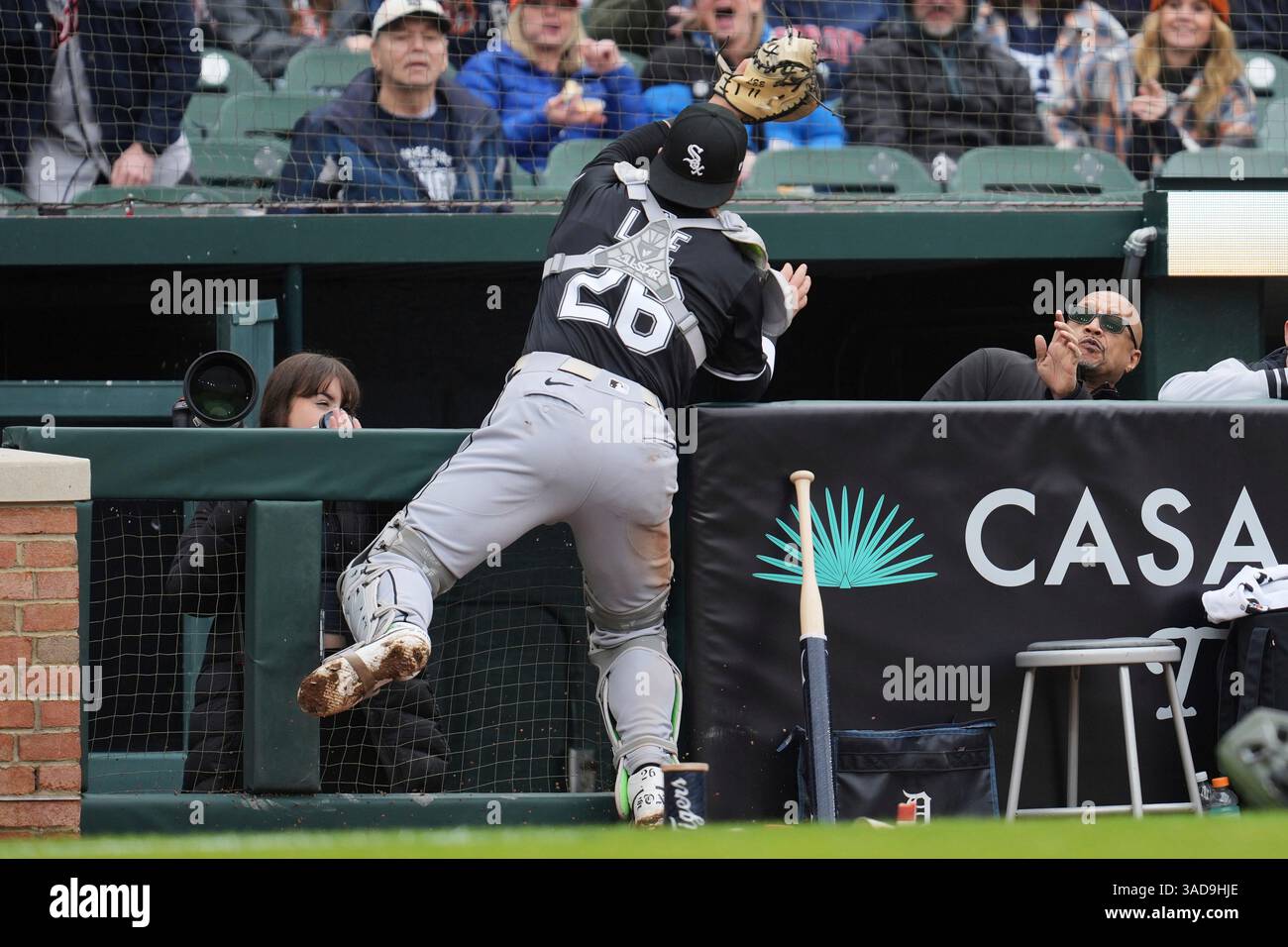 Chicago White Sox catcher Korey Lee (26) catches a Detroit Tigers' Jake ...
