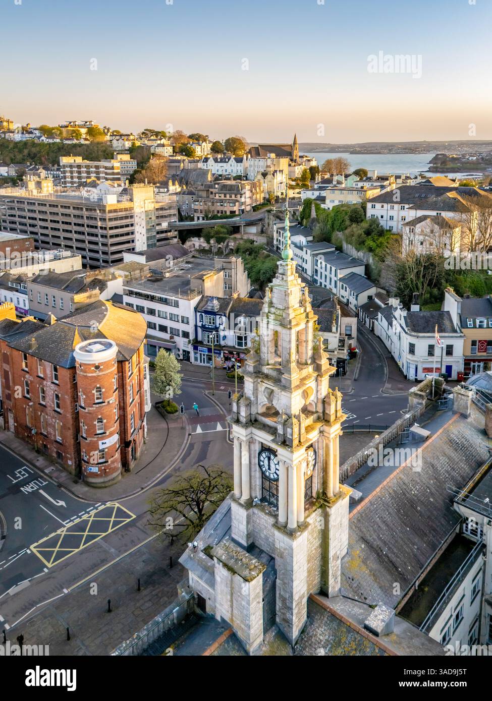 Torquay, UK. 5th Apr, 2025. After a day of perfect sunshine the sun ...
