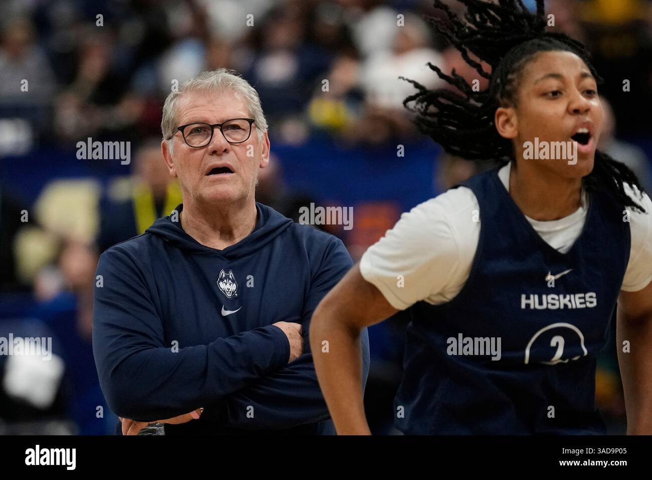 UConn head coach Geno Auriemma watches as guard KK Arnold (2) runs a ...