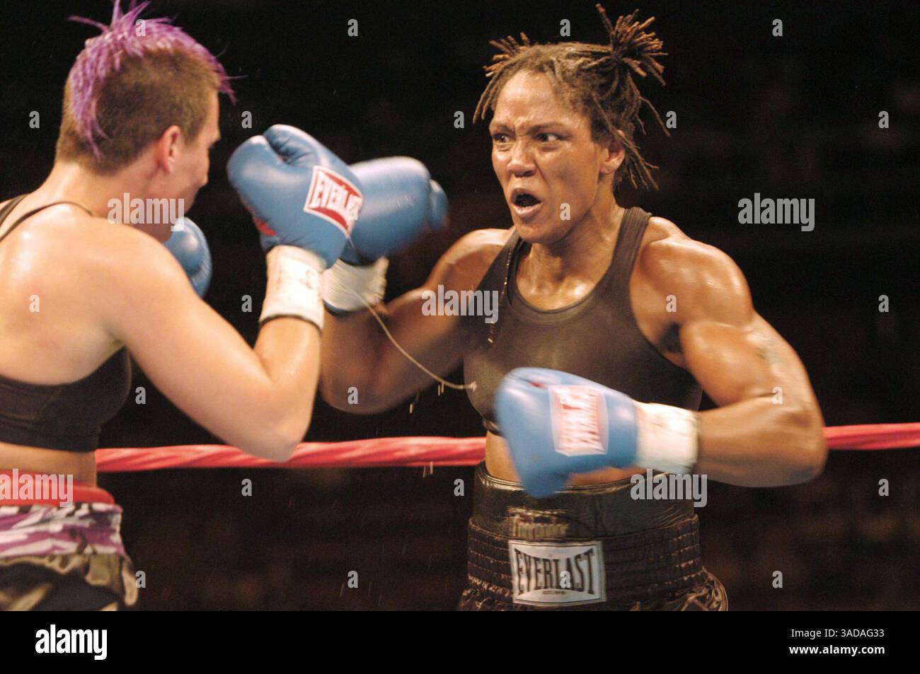 Boxer ANN WOLFE (R) of Austin, Texas, beat VALERIE MAHFOOD of Beaumont ...