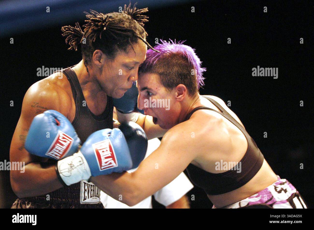 Boxer ANN WOLFE (L) of Austin, Texas, beat VALERIE MAHFOOD of Beaumont ...