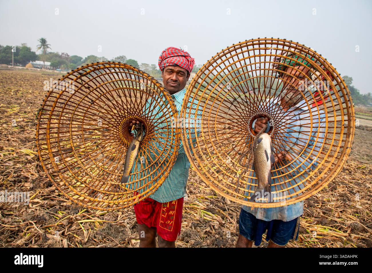 Amateur fishermen display their catch after participating in 'Baut ...