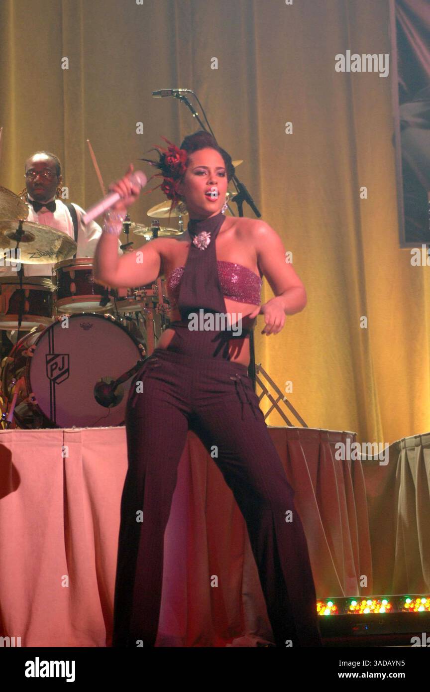 May 03, 2005; Fairfax , VA, USA; Musician ALICIA KEYS performs live at ...