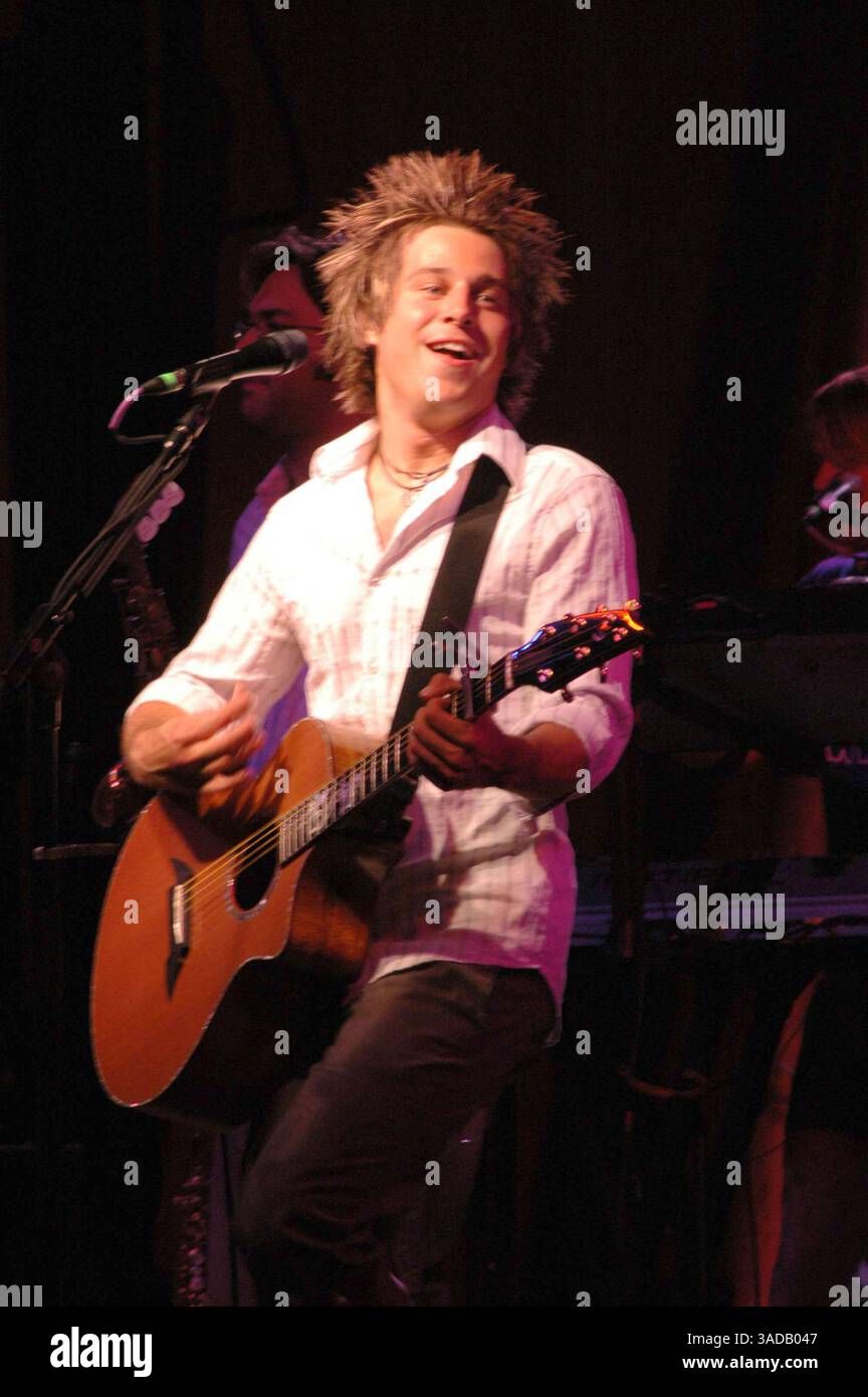 May 27, 2005; Norfolk, VA, USA; Singer RYAN CABRERA at Point Park in ...