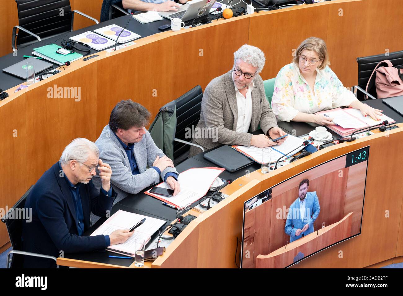 4 ministers in a rown: Bernard Clerfayt, Sven Gatz, Alain Maron, Elke ...