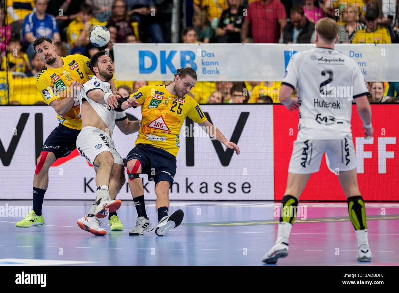 Mannheim, Deutschland. 05th Apr, 2025. v.li.: Ivan Martinovic (RNL, 5 ...