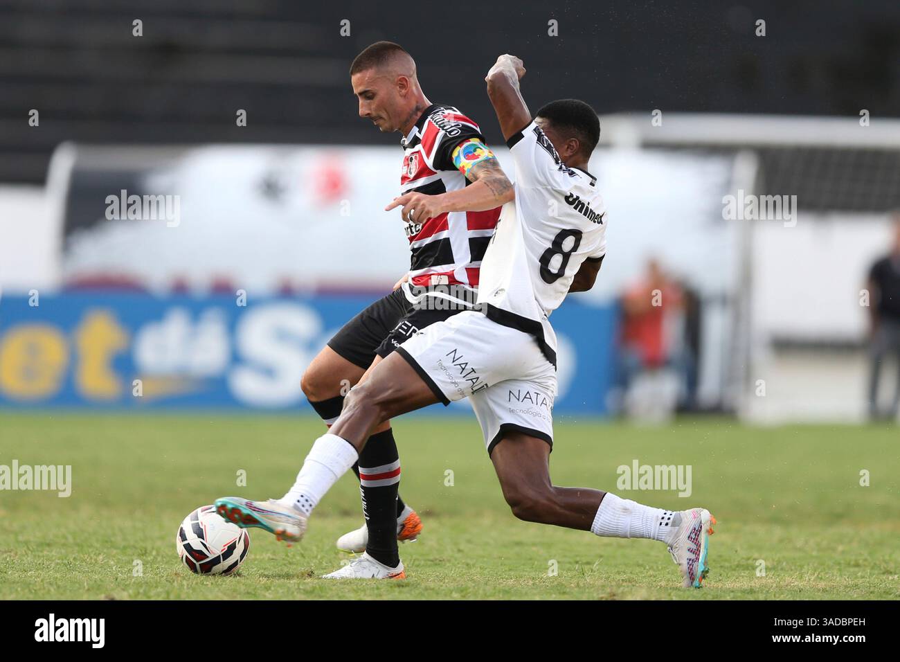 PE - RECIFE - 04/05/2025 - FRIENDLY, SANTA CRUZ x ABC - Thiago Galhardo, Santa Cruz player ...