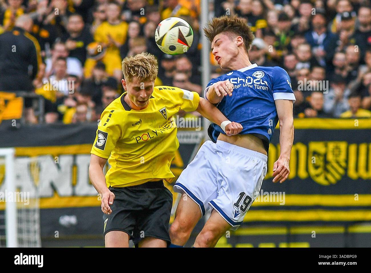 Aachen, Deutschland. 05th Apr, 2025. v.li.: Anton Heinz (Alemannia Aachen, 21), Maximilian ...