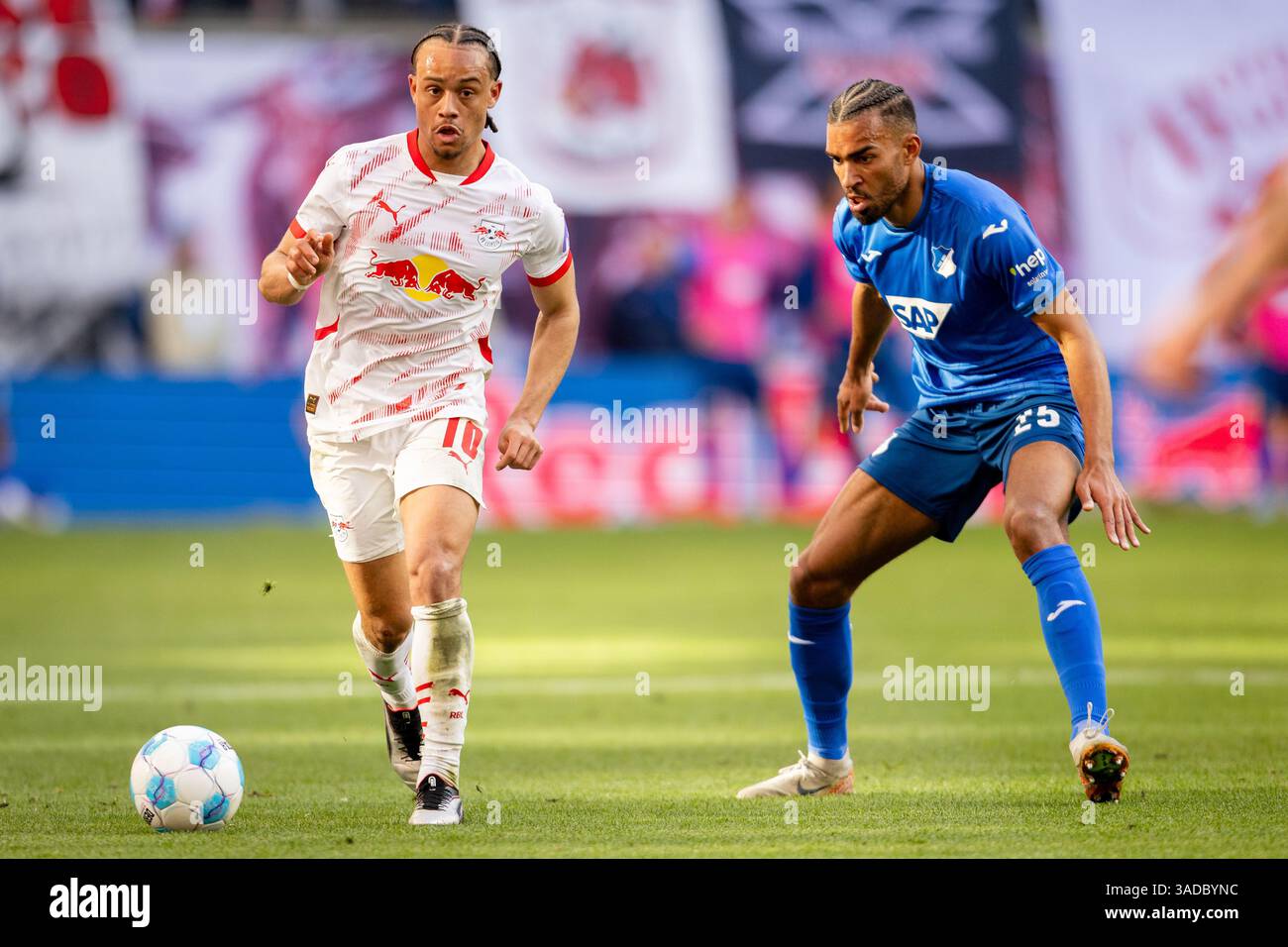 Leipzig, Germany. 05th Apr, 2025. Xavi Simons (10) of RB Leipzig and Kevin Akpoguma (25) of ...